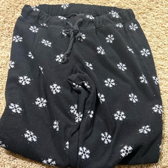 Old Navy | Intimates & Sleepwear | Snowflake Pajama Pants | Poshmark